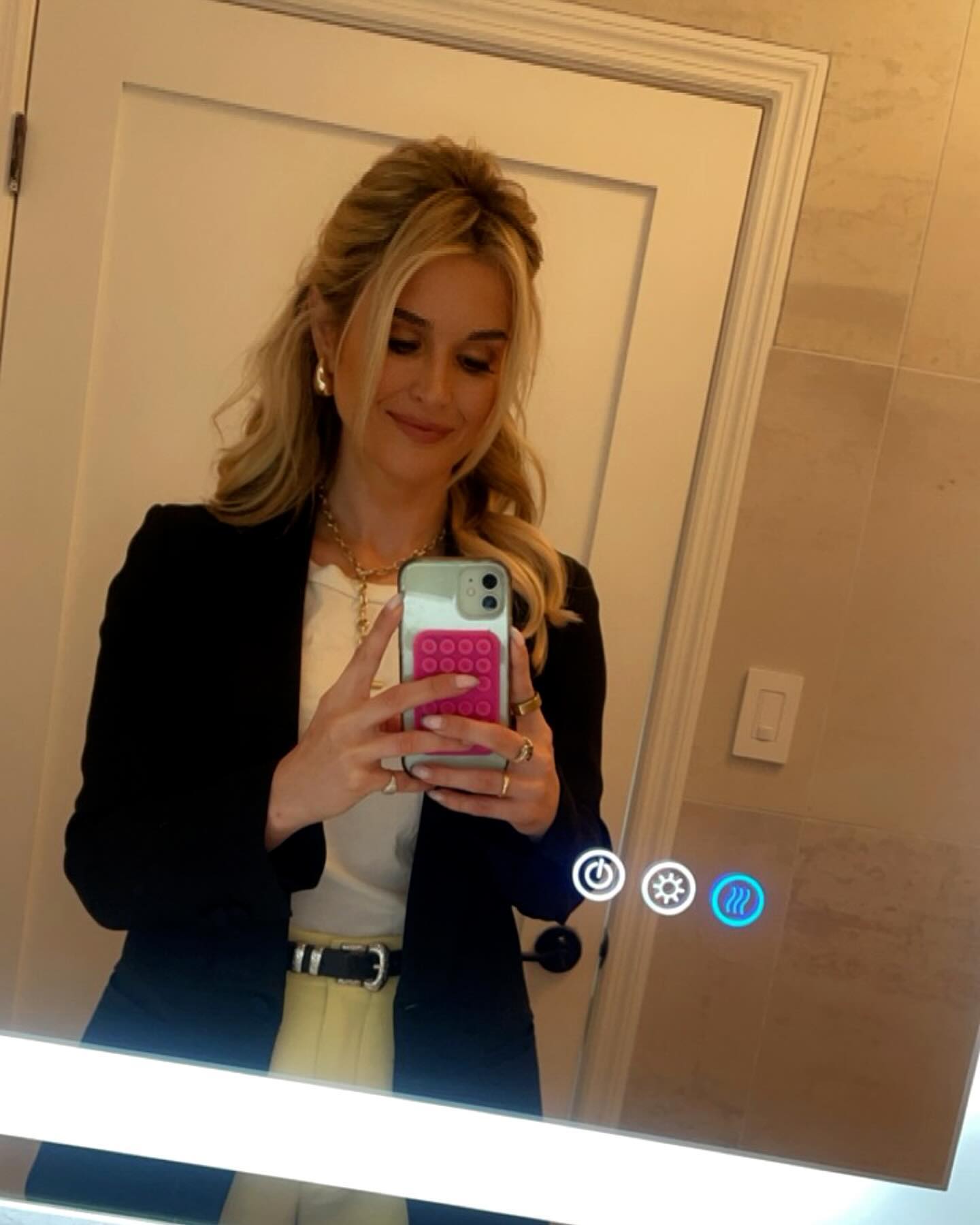 Michelle Smallmon Height, Weight and Body Measurements - Nowcelebbio